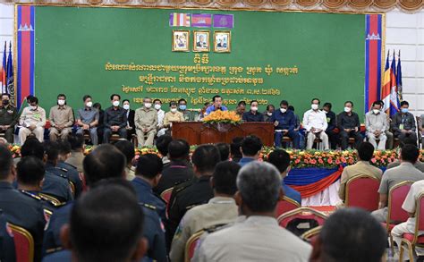 សម្ដេចនាយករដ្ឋមន្ត្រី ហ៊ុនសែន អញ្ជើញជួបសំណេះសំណាលជាមួយ ក្រុមប្រឹក្សាខេត្ត ក្រុង ស្រុក ឃុំ