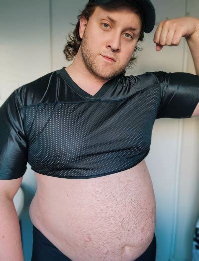 filling out this jersey 🏈🐷 tumbex