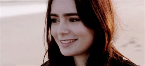 Lily Collins 