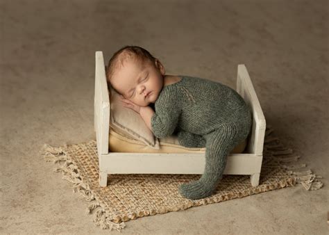 가족 검소한 고리버들 고요한 귀여운 남자 아기 니트 복장 담요 동경 몽환 미니멀리스트 미니어처 침대 베개 부드러운 베개 부드러운 질감 부모 사랑