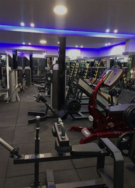 مجموعه ورزشی و باشگاه بدنسازی ایرانیان پلاس در تبریز