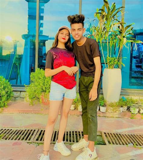 Nitisha Instagram Star Age Biography Hometown Boyfriend