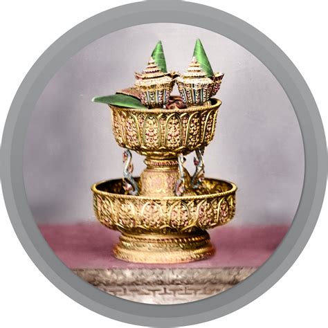 สยามพหุรงค์ ภาพลงสีสมเด็จพระศรีพัชรินทราบรมราชินีนาถ พระบรมราชชนนีพันปีหลวง เมื่อปั้นปลายพระ