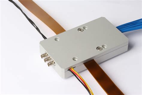 On Chip Photonic Repeater For High Throughput Satellites