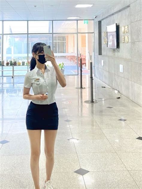 교복 스타일에 있는 핀