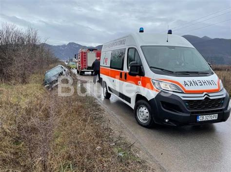 Извънредно Тежка катастрофа край Враца пожарникари вадят шофьора снимки