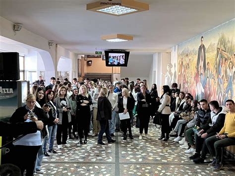 20 Март Светскиот ден на среќата и 21 Март Светскиот ден на поезијата СОУ ГИМНАЗИЈА КОЧО РАЦИН