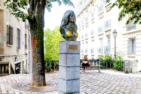 Paris Buste De Dalida à Montmartre Oeuvre Du Sculpteur Alain Aslan