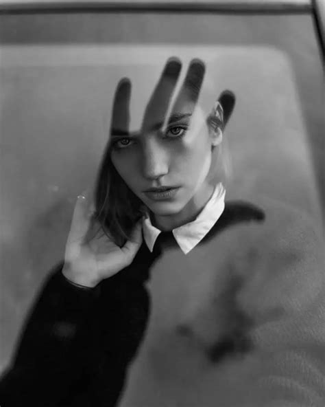 20 Black And White Women Portraits That Reflect Feminine Beauty