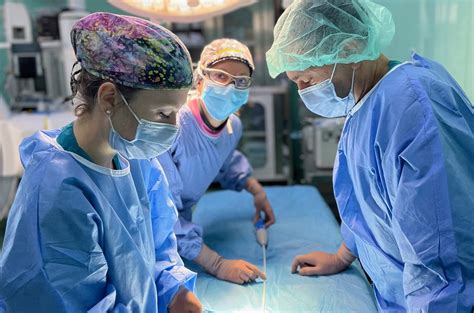 За първи път в България Съдови хирурзи от „Софиямед“ спасиха мъж с аневризма на аортата чрез