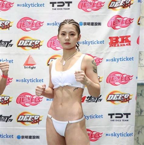 【画像】美人すぎる格闘家ケイト·ロータスのビキニ水着姿とバキバキ腹筋が綺麗すぎた！カップ数やスリーサイズは？ 【裏話満載】話のネタに困ら