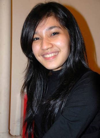 Foto Profil Artis Indonesia Dhini Aminarti Tisue Basah