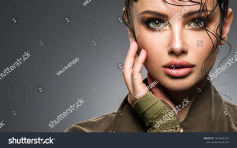 Black Hair Green Eyes Girl
