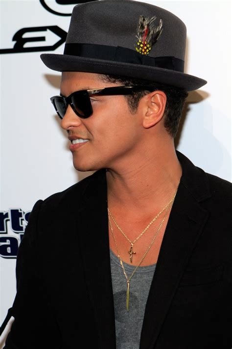 The Rumor Come Out Does Bruno Mars Is Gay Page 3 Of 4 Bruno Mars