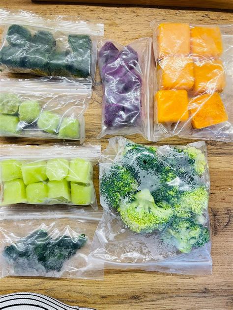 Хүүхдийн Ногоонуудаа заримыг нь нухаш болгож хөлдөөгөөд өглөөний цай эсвэл шөлтэй хоолонд нь