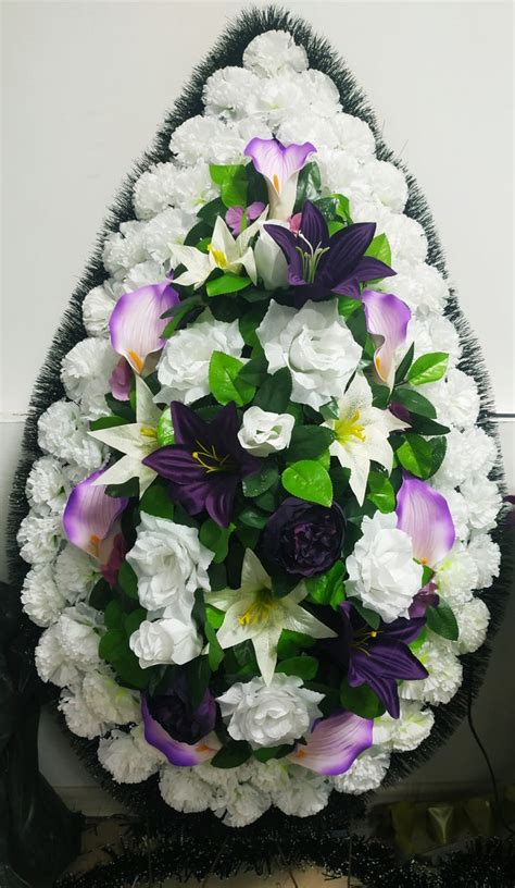 Ритуальный венок 1,2 м | Похоронные цветочные композиции, Венок, Венки