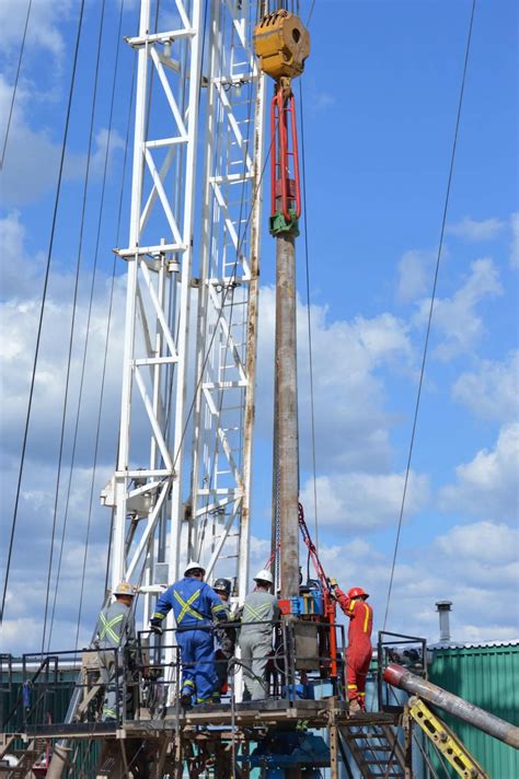 Working Floor Casing Free Oilfield Image