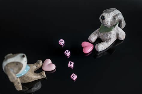 로맨틱 커플 사랑 텍스트와 심장 발렌타인 개념 배경 장식 2월에 대한 스톡 사진 및 기타 이미지 2월 개념 개념과 주제