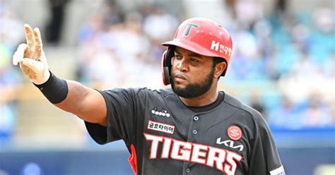 Kia 소크라테스 부모님 1일 Ssg전 승리 기원 시구