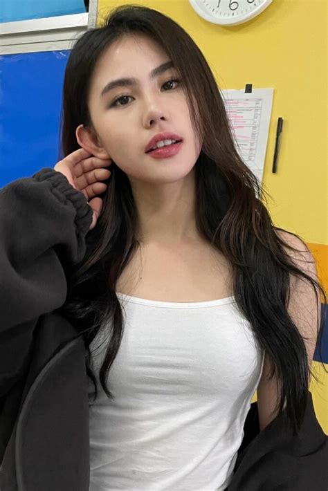 Koleksi Foto Seksi Zoe Levana Model Berbadan Mungil Yang Cantik Abis Dzargon