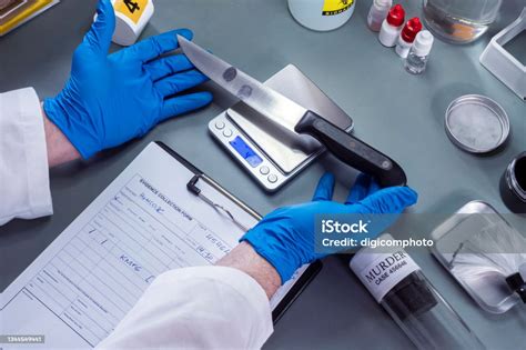 특수 경찰 계량 칼 균형에 범죄 실험실 살인에 관여 블레이드 무기 Criminal Investigation에 대한 스톡 사진 및 기타 이미지 Criminal