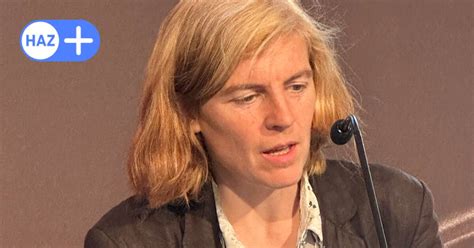 Die Anleitungen Der Vorfahren Ein Abend Mit Ann Cotten Im Literaturhaus