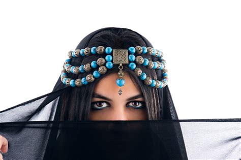 아라비아 여자아이 입고 번자체 머리 아름다운 트라이벌 여자 2015년에 대한 스톡 사진 및 기타 이미지 2015년 결혼식 다민족 그룹 Istock