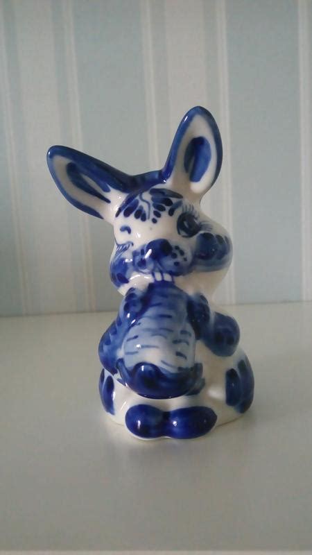 Статуетка заєць з морквою гжель — ціна 475 грн у каталозі Статуетки Купити товари для дому та