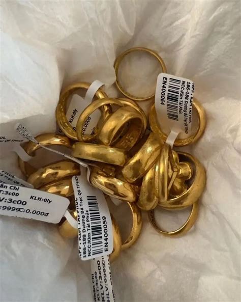 ลูกทำความสะอาดบ้าน เจอแหวนทอง 20 วงในถังขยะ โทรถามแม่ ได้คำตอบสุดช็อก