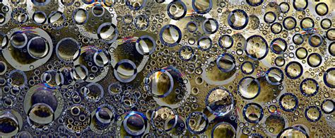 파란색과 라일락 링과 노란색 구는 다른 직경의 구멍노란색 라일락 배경에 있습니다 우주 추상화 0명에 대한 스톡 사진 및 기타 이미지 Istock