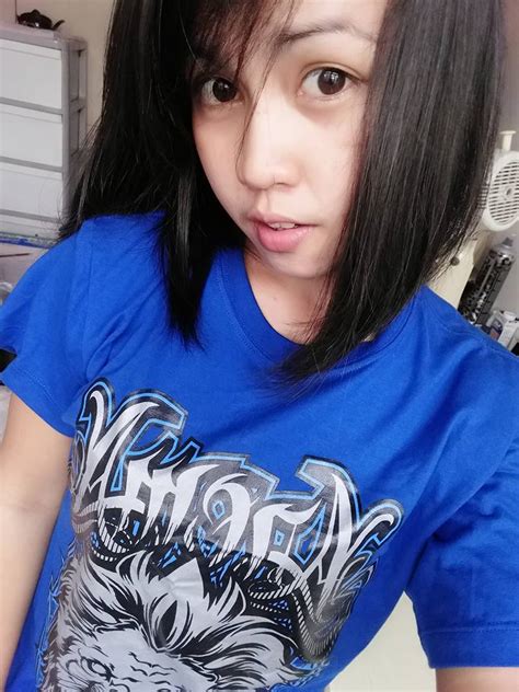 Cerita Eksibisionis Vera Memulai Eksibisionis Bersama Burung Kecilku