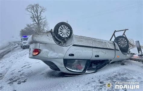 Трасу Одеса Рені закрили повністю для транспорту там десятки ДТП через сніг фото Читайте на