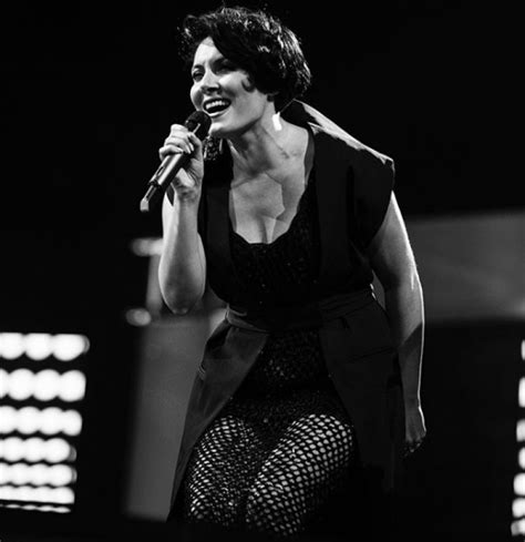 ისეთი გამჭვირვალე კაბა აცვია საცვლებიც კი გამოუჩნდა მაკა ზამბახიძის