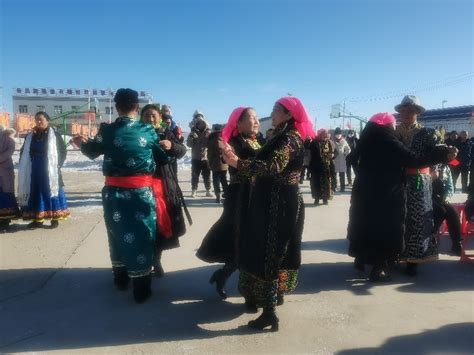 和布克赛尔举办“点亮梦想·五彩冬季”萨吾尔登舞蹈比赛暨冬季越野比赛