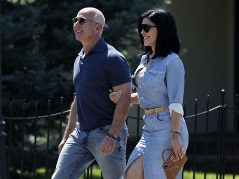 Седем важни неща които научихме за сватбата на Безос и Санчес във