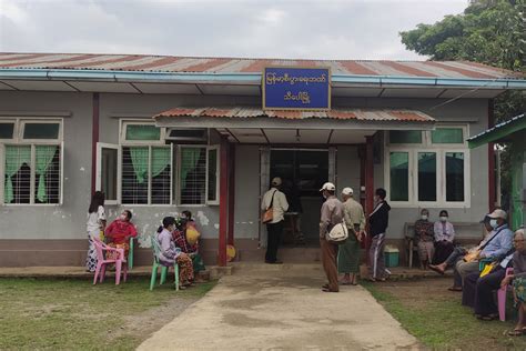 သီပေါမြို့မြန်မာ့စီးပွားရေးဘဏ်၌ အငြိမ်းစားဝန်ထမ်းများအား ပင်စင်လစာငွေများထုတ်ပေး Information