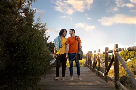 Page Pareja Caminando Images Free Download On Freepik