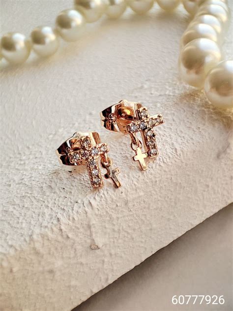 خرید گوشواره میخی زنانه مارک ژوپینگ طرح صلیب رنگ ثابت نگین دار ضد حساسیت کیفیت عالی کد 1615616