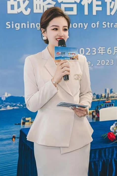 北京主持人 上海主持人 广州主持人 重庆主持人 全国主持人资源 主持人公司 商务活动主持人 电视台主持人 双语主持人 主播讲师配音 全国主持人列表