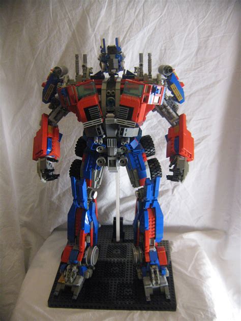 Optimus Prime -Built from lego by buzzyPsychedelicness on DeviantArt