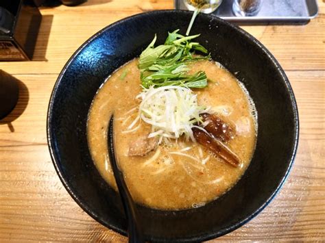 『豚骨魚介ラーメン¥800小ライスサービス』ramen Tomiraiのレビュー ラーメンデータベース