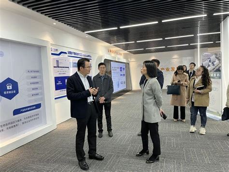 重庆市九龙坡区人民政府副区长廖英莅临重庆火石创造考察 知乎