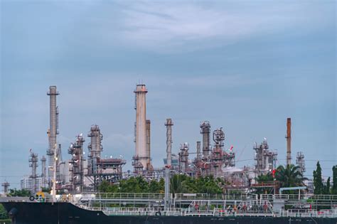 태국 방콕 방나 지구의 산업 엔지니어링 컨셉의 석유 화학 정유 및 바다 석유 및 가스 탱크 는 산업의 파이프 라인 현대 금속 공장 가솔린에 대한 스톡 사진 및 기타 이미지