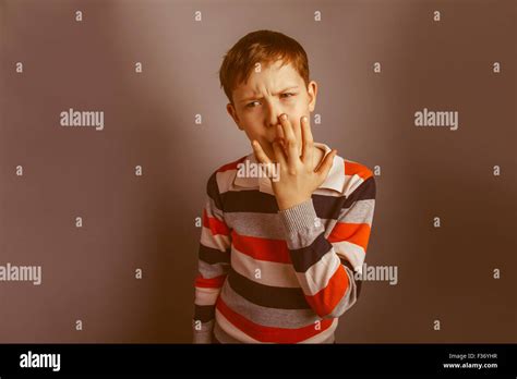 Leckt Ihren Finger Fotos Und Bildmaterial In Hoher Auflösung Alamy