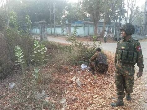 ပြည်မြို့ရှိ မှုခင်းရဲတပ်ဖွဲ့အိမ်ရာတွင် ဗုံး ၈ လုံးဆက်တိုက် ပေါက်ကွဲခဲ့ပြီး မှုခင်းရဲ ၁