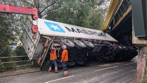 Frustration At Second Railway Bridge Lorry Crash In 4 Months Daily Echo