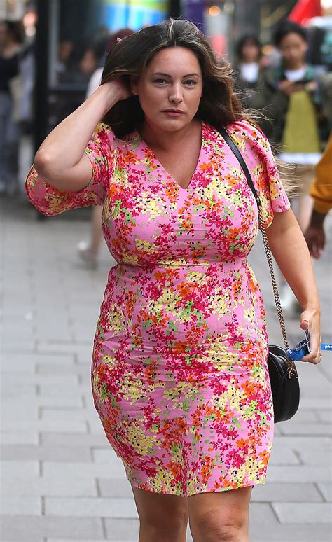 Kelly Brook So Thicc And Busty 🤤 Rhottvceleb