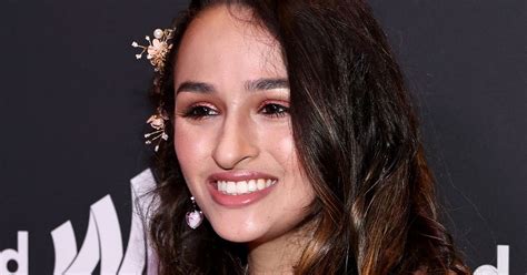 Jazz Jennings Sizzles In Swimsuit For Rare Full Body Photo After 70 Lb