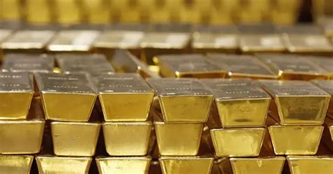 Gold Prices Hit New Record High Amid Us Government Shutdown Fed Rate
