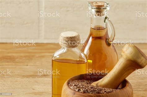 유리 기름 항아리 나무 박격포와 유 봉 아마 씨 필드의 얕은 깊이의 아름 다운 구성 0명에 대한 스톡 사진 및 기타 이미지 0명 건강한 식생활 건조한 Istock